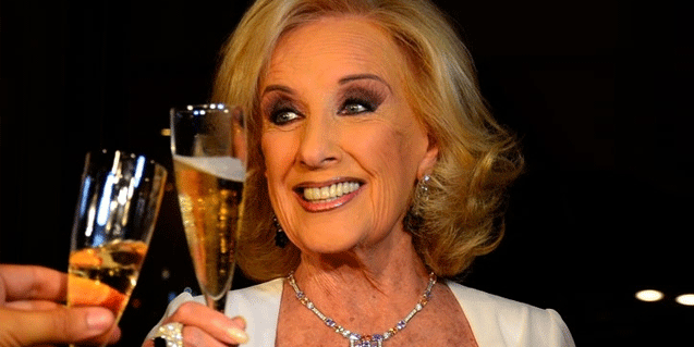 Mirtha se despide de La dueña en el teatro Ópera, con todos lo fans del ...