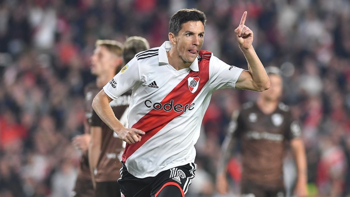 River venció a Platense en el Monumental y mantuvo la diferencia con ...