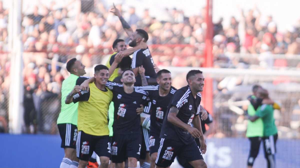 Deportivo Riestra jugará por primera vez en su historia en la máxima ...