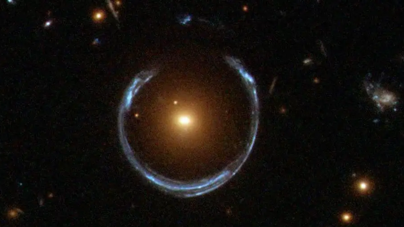 Asombroso: captan un impresionante anillo de Einstein a 500 millones de años luz de la Tierra