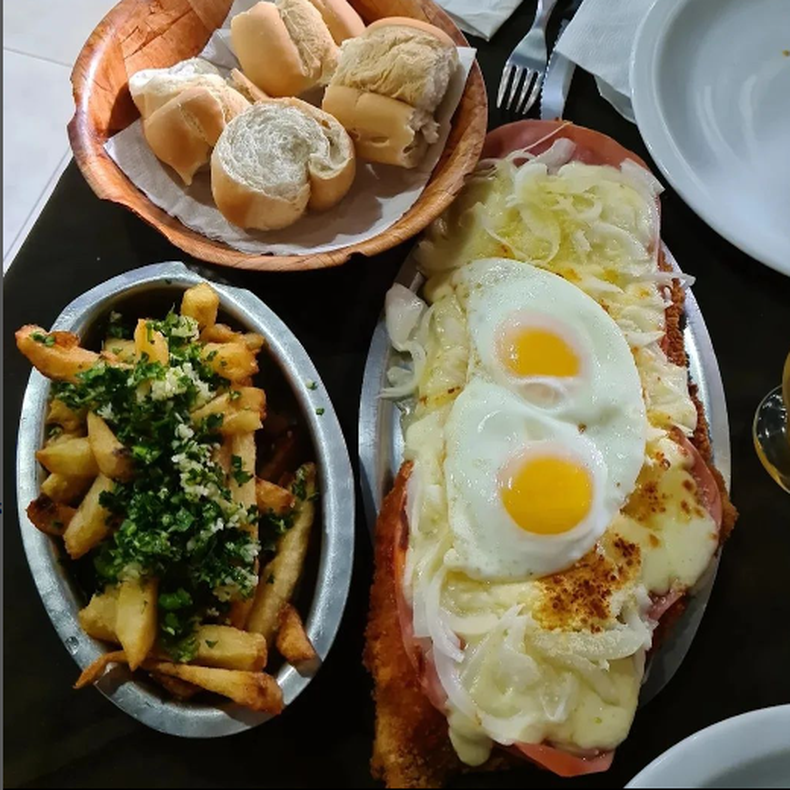 El bodegón de Buenos Aires dónde preparan unas milanesas espectaculares