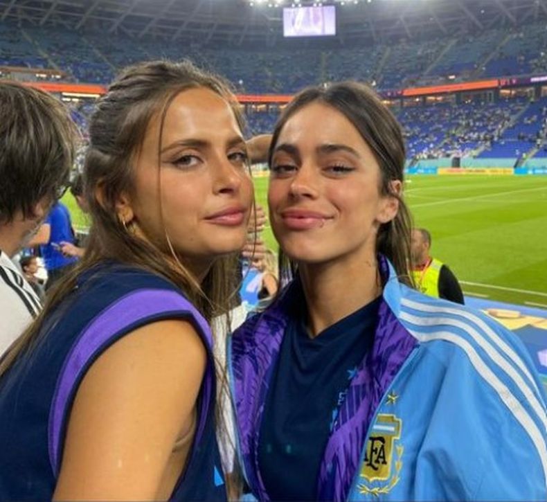 Las fotos de Tini Stoessel apoyando a la Selección contra Polonia