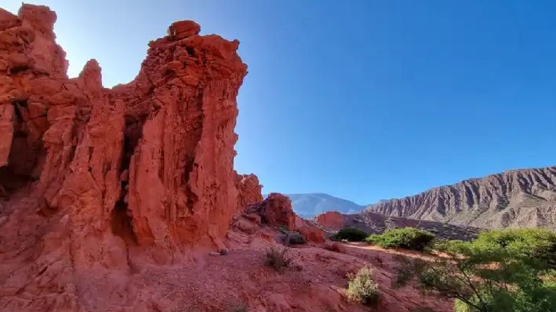 Turismo en Argentina: la quebrada jujeña con cerros, grietas y cavernas ...