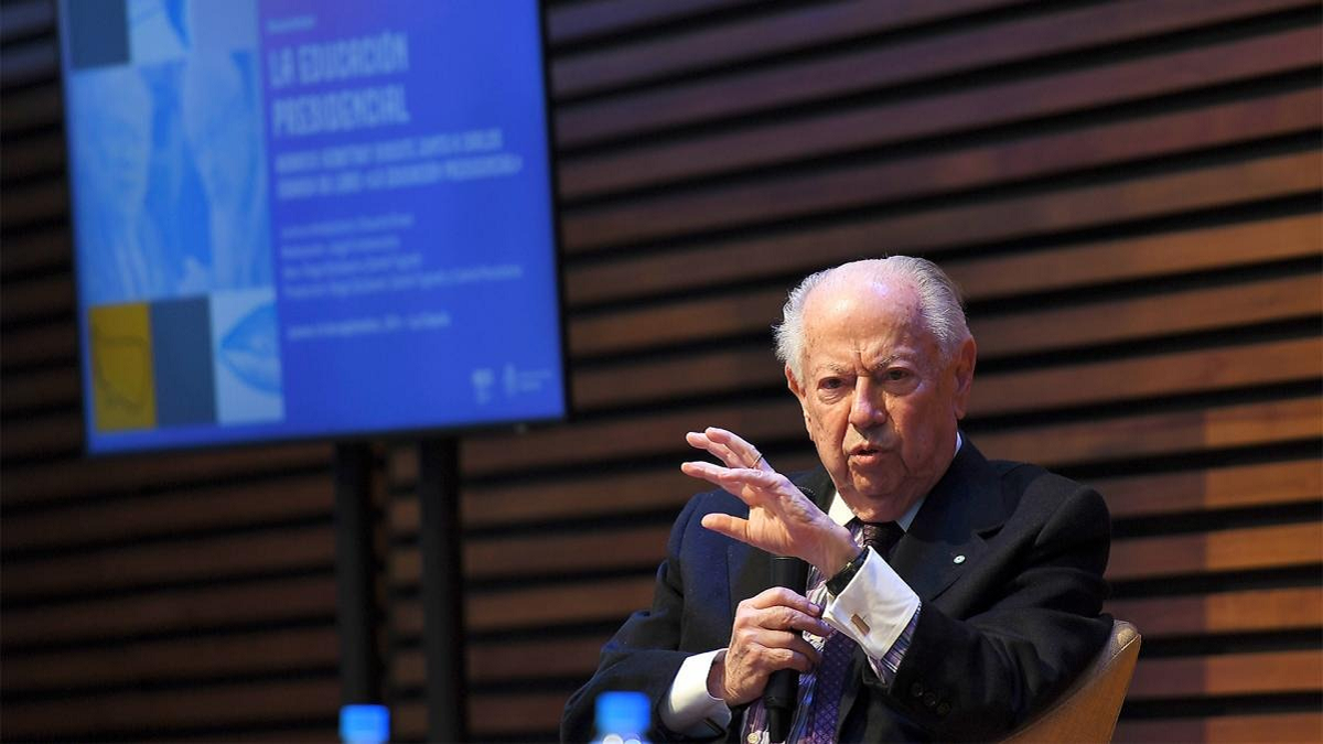 Carlos Corach: Hay que privatizar todo lo que se pueda privatizar