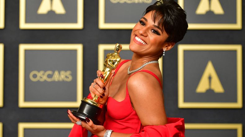Quién es Ariana DeBose, la actriz que interpretará a Evita en una nueva ...