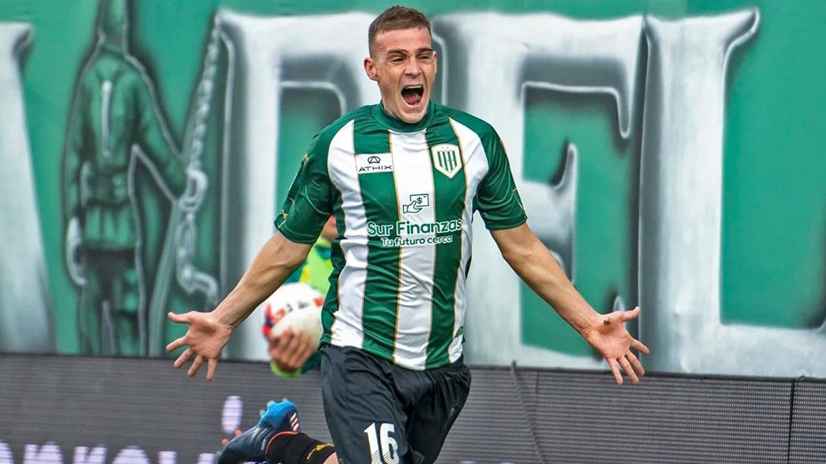 Video: el golazo de Banfield para superar a River con una gran volea