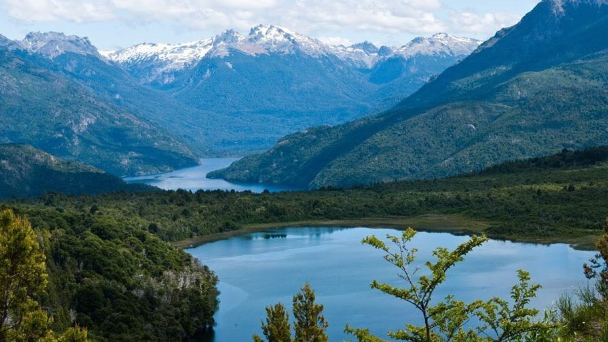 Vacaciones en Bariloche 2025: el lago encajonado entre montañas que ...
