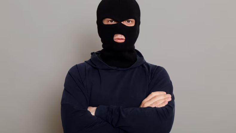 Grafología: cómo escribe la letra F una persona ladrona