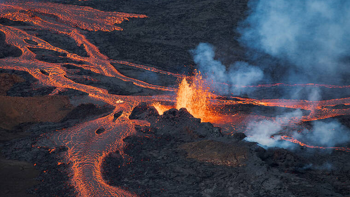 Video: temor por la erupción del volcán más grande del mundo en Hawai