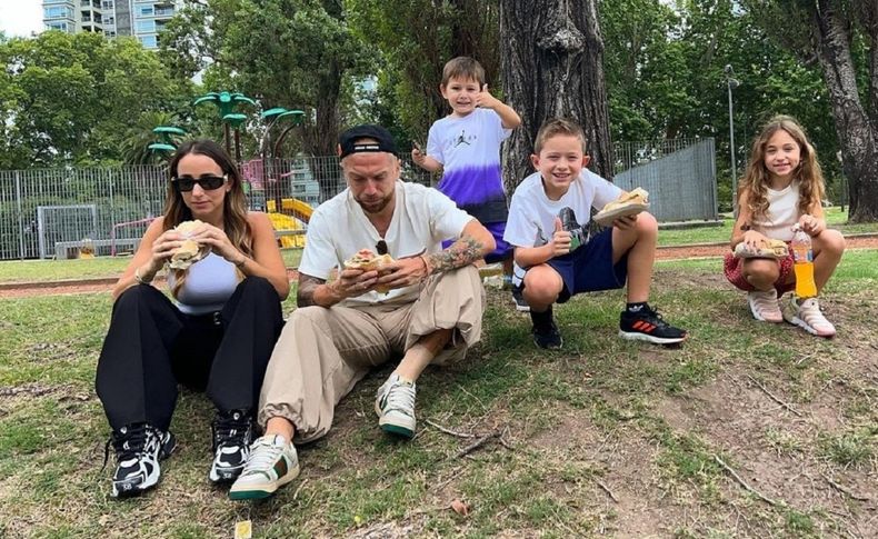 Papu Gómez recreó una foto de 2006 con su esposa en la Costanera y se volvió viral