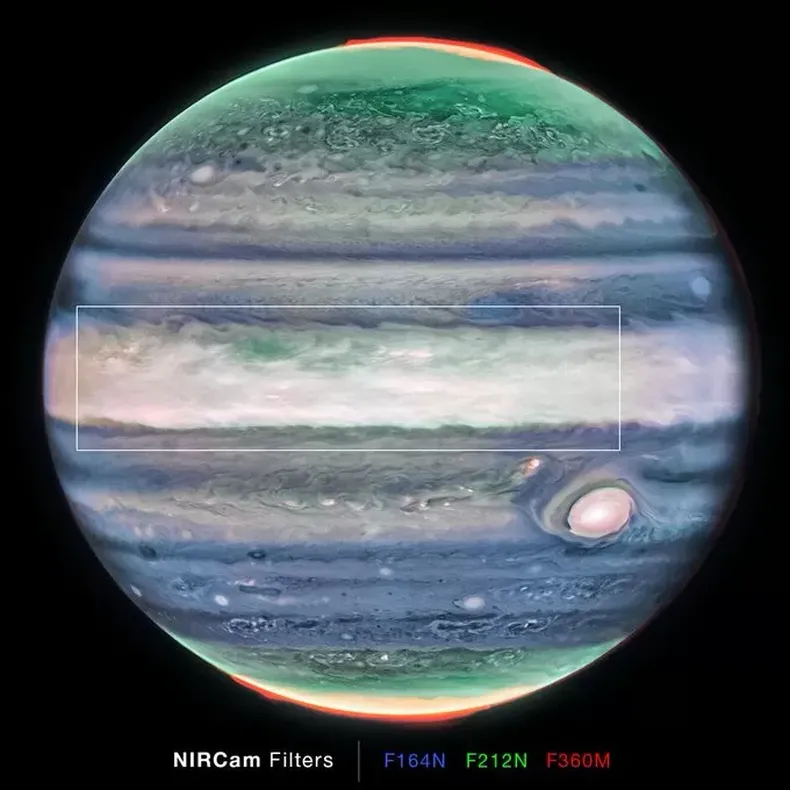 NASA publicó inéditas fotos de Saturno que deslumbran a todos