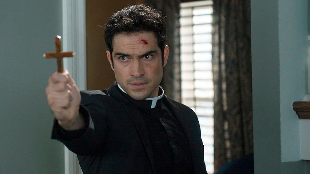 El terrorífico adelanto de la segunda temporada de la serie El exorcista
