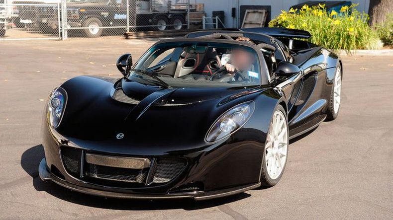 Steven Tyler de Aerosmith donó un descapotable