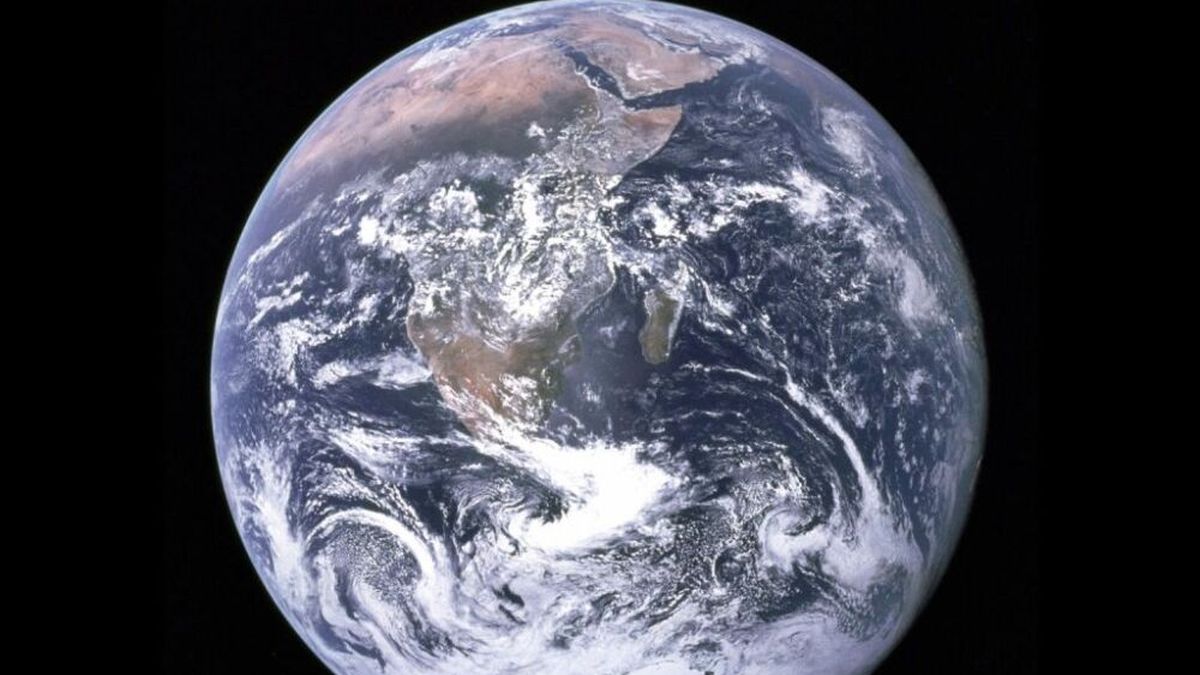 Un estudio reveló que se corrió el eje terrestre de la Tierra y tiene ...