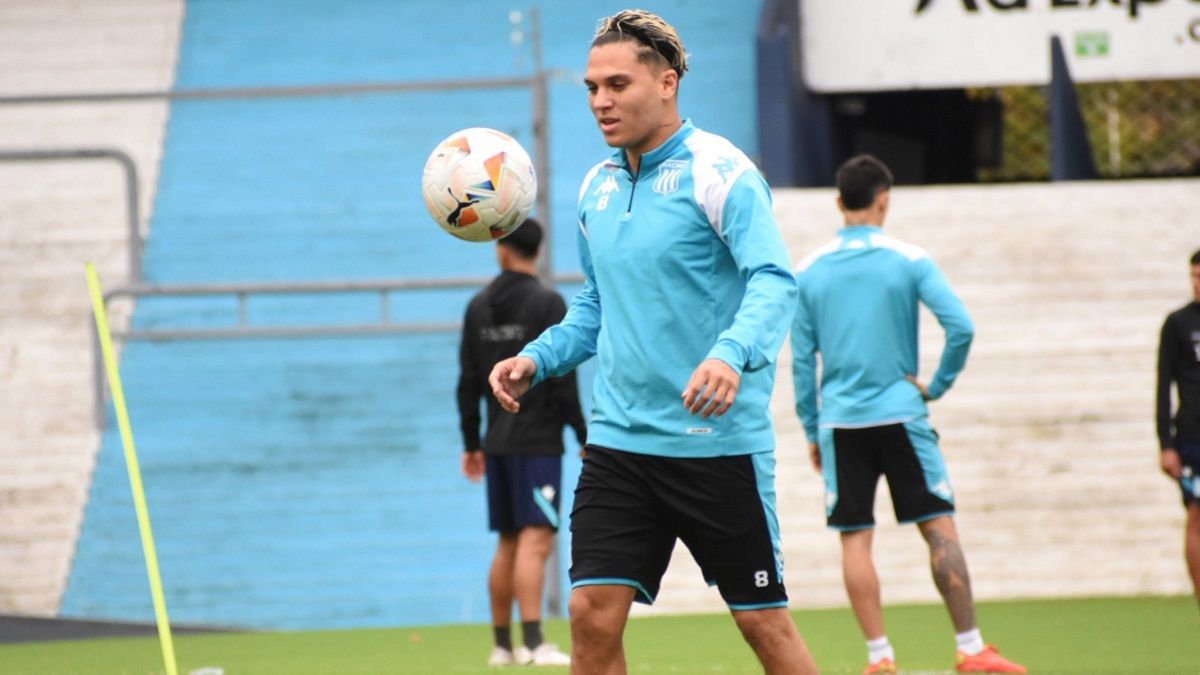 Juanfer Quintero regresó de Colombia y viajó con el plantel de Racing a Chile por la Copa ...