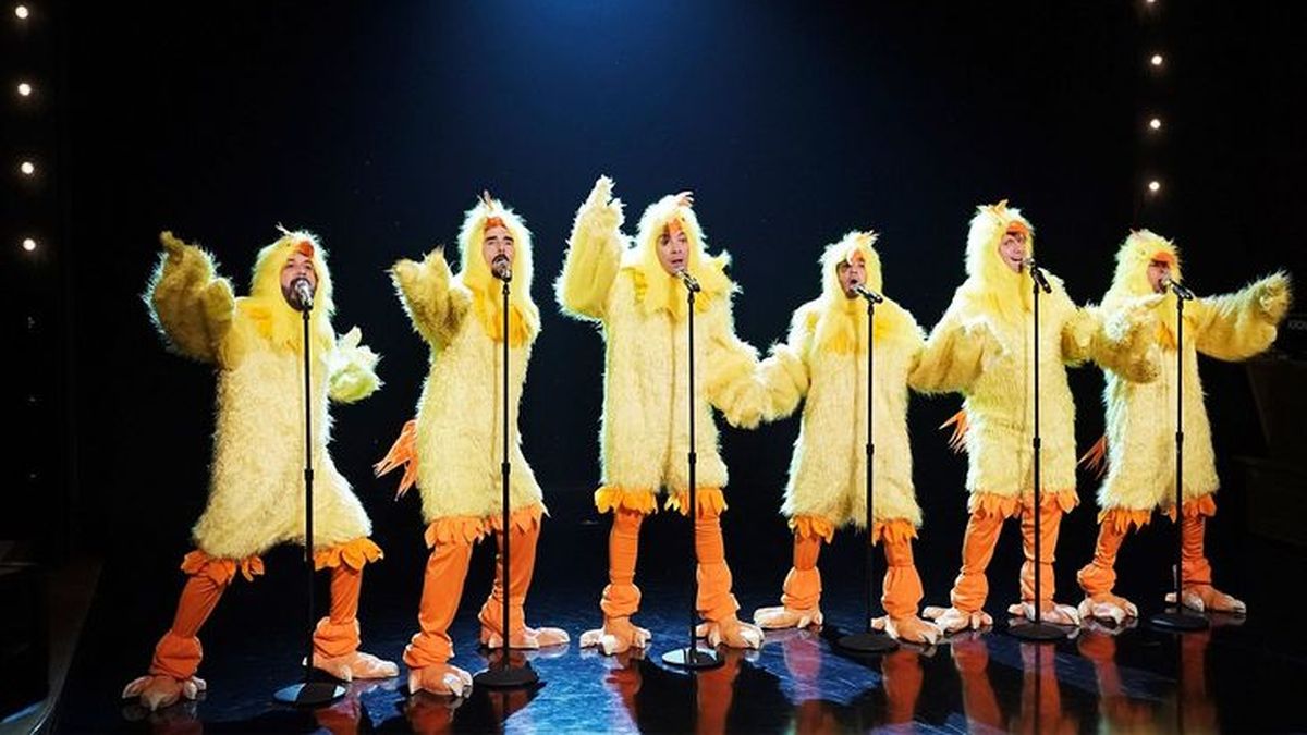 Backstreet Boys y Jimmy Fallon cantaron Everybody vestidos de pollo