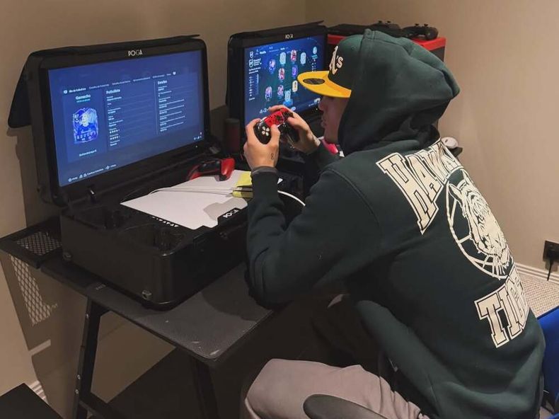 Garnacho se relaja en Londres con un look gamer: así se viste en sus ...