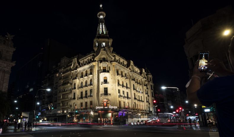 Una recorrida por la Confitería del Molino, la joya porteña que busca recuperar su esplendor