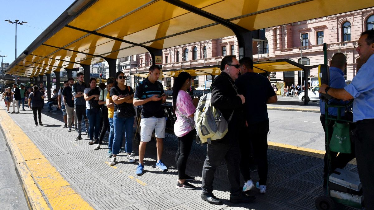 Reunión clave para evitar el paro de colectivos del martes 30 de mayo