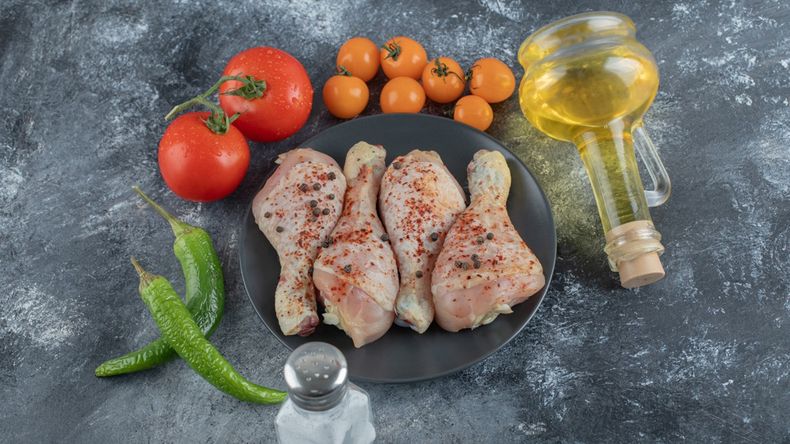 El truco para marinar el pollo de forma rápida y que quede con mucho sabor