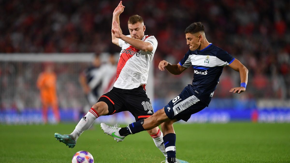 River se afianzó en la punta: goleó a Gimnasia en el Monumental