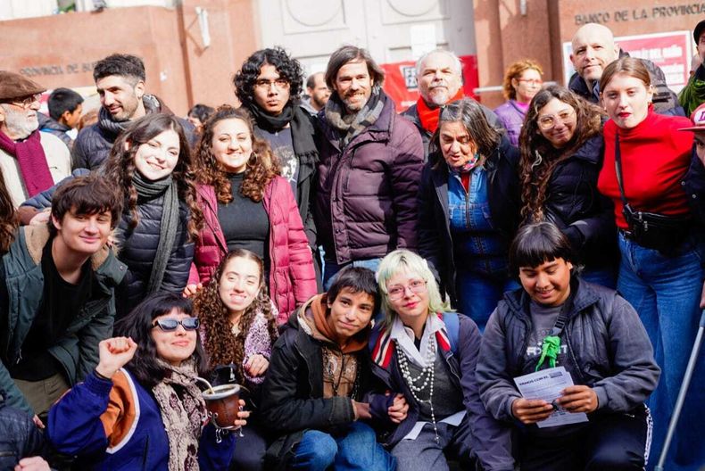 Nicolás Del Caño recorrió Lanús y Avellaneda en el marco de la campaña ...