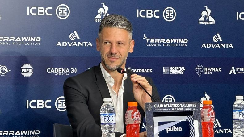 La PARTICULAR PRESENTACIÓN de DEMICHELIS en RAYADOS