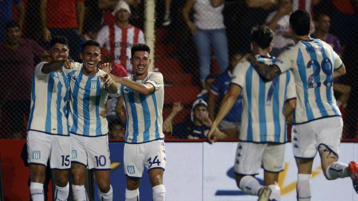 Racing venció a Unión en Santa Fe y se arrimó a la punta