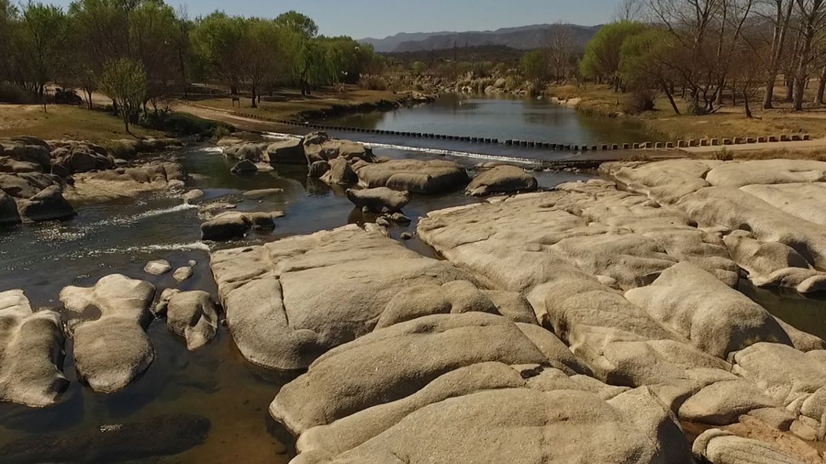 TURISMO en CÓRDOBA: el OASIS SERRANO POCO EXPLORADO que tiene un río ...