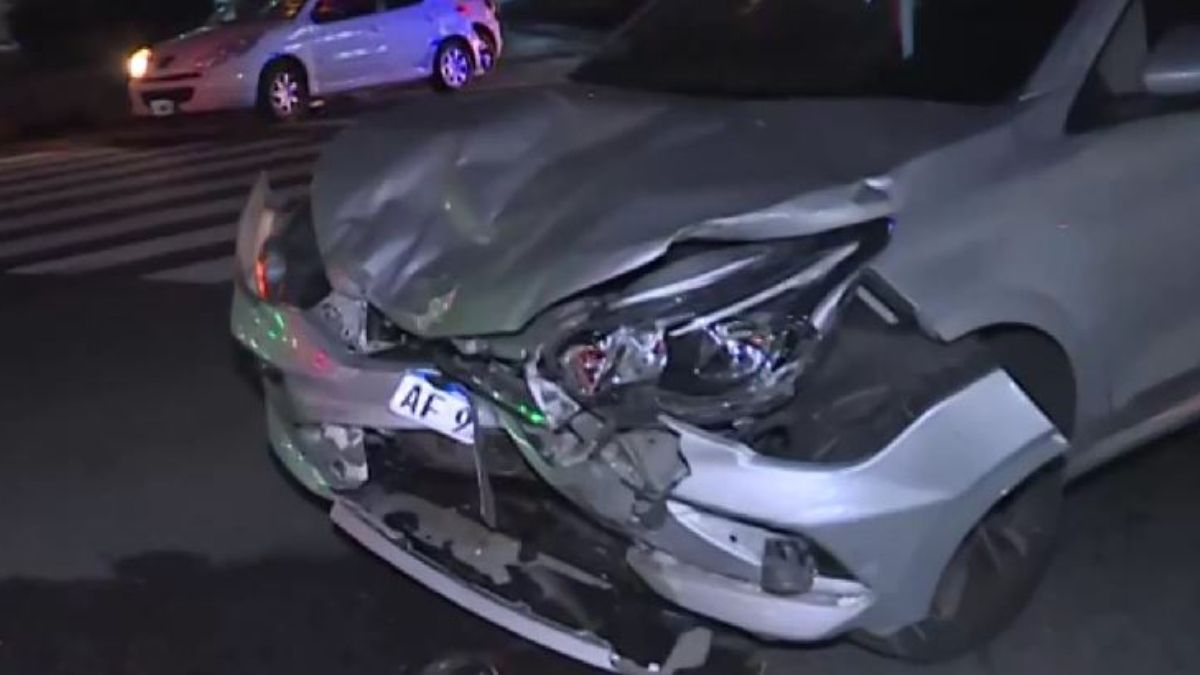 Brutal choque de dos autos en Palermo: tres personas resultaron heridas