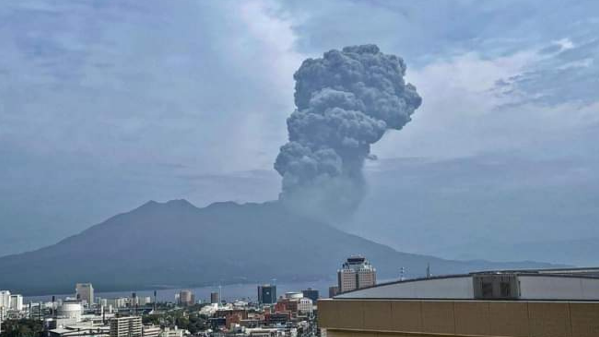 Video: la impresionante erupción del volcán Sakurajima en Japón