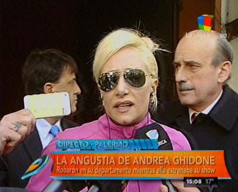 Mientras estrenaba su obra de teatro, le desvalijaron la casa a Andrea ...