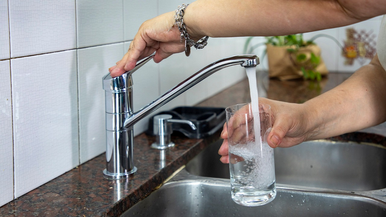 AySA pidió a los usuarios ser responsables con el uso del agua potable ...