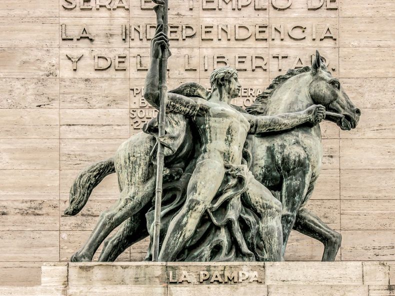 En qué año se inauguró el Monumento Nacional a la Bandera y cómo fue su ...