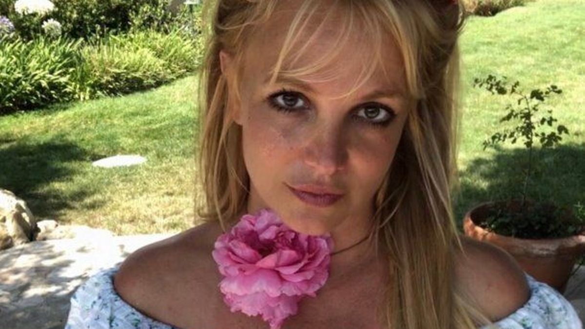 Britney Spears se mostró con una microbikini rosa tendencia y causó furor