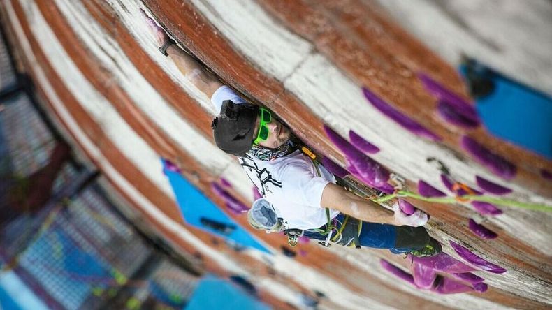 Los videos del intrépido influencer polaco que trepó una torre de ...