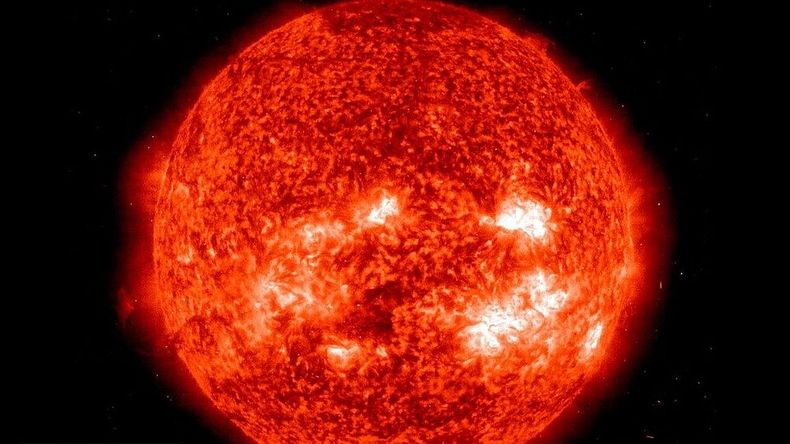 Una mancha solar creció más de 10 veces y apunta directo a la Tierra