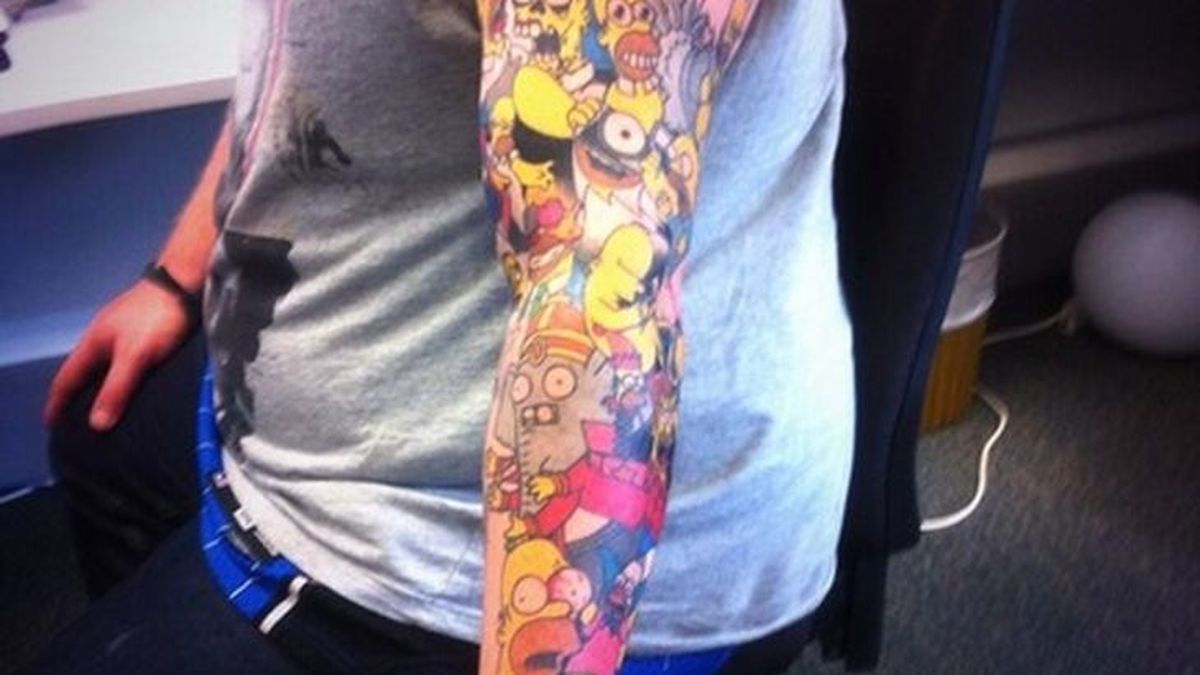 ¡Fanatismo a flor de piel! Un hombre se tatuó 41 veces a Homero Simpson