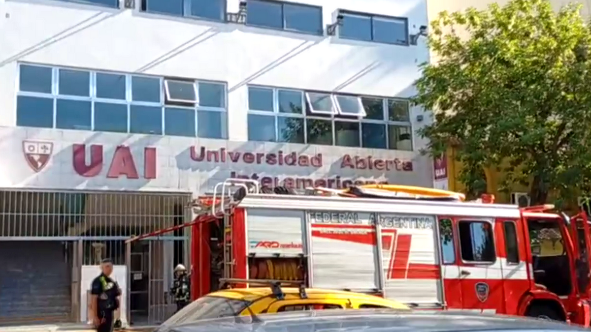 Incendio en la UAI: 20 personas fueron asistidas por el SAME