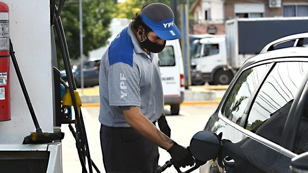 YPF se alineó con el pedido oficial y aumenta un 4,5% sus combustibles ...