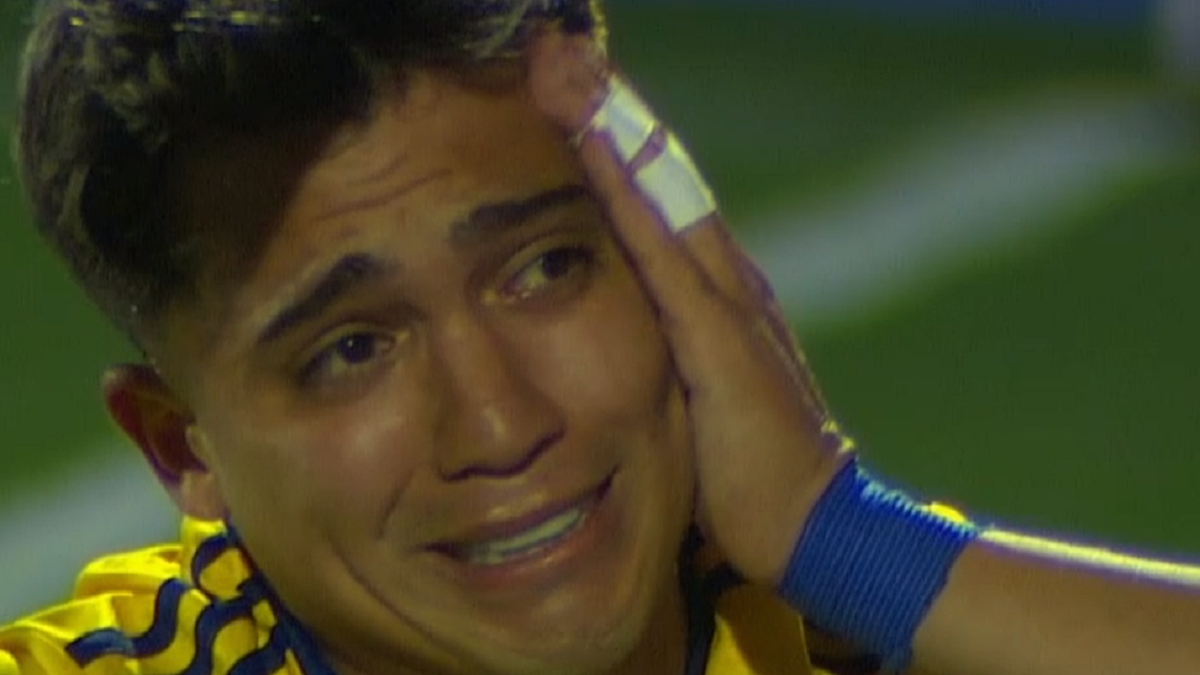 Mala noticia para Boca: Changuito Zeballos salió llorando por un dolor en una rodilla