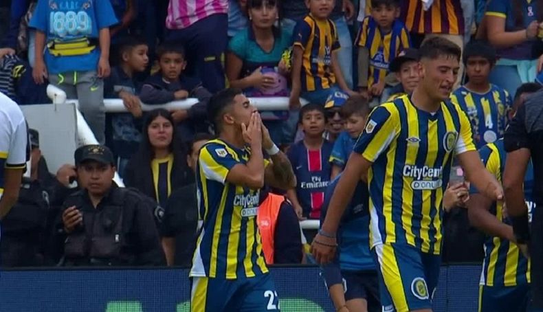 Video: el golazo de Giaccone que abrió el marcador de Central frente a Boca