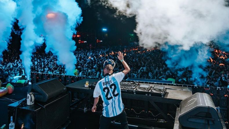 La impactante historia de Boris Brejcha, el DJ alemán que musicaliza ...