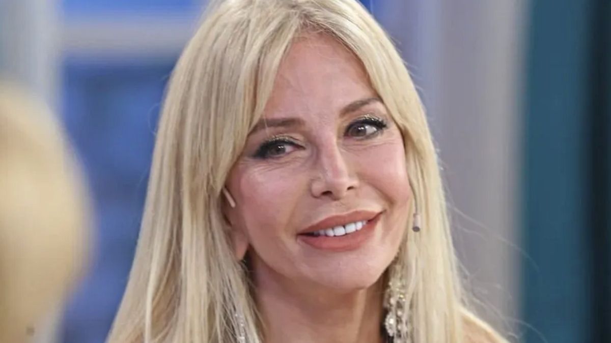 Graciela Alfano bailó en la playa con una microbikini verde agua y fue ...