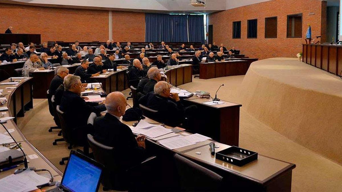 El cónclave de los obispos que define el regreso del Papa