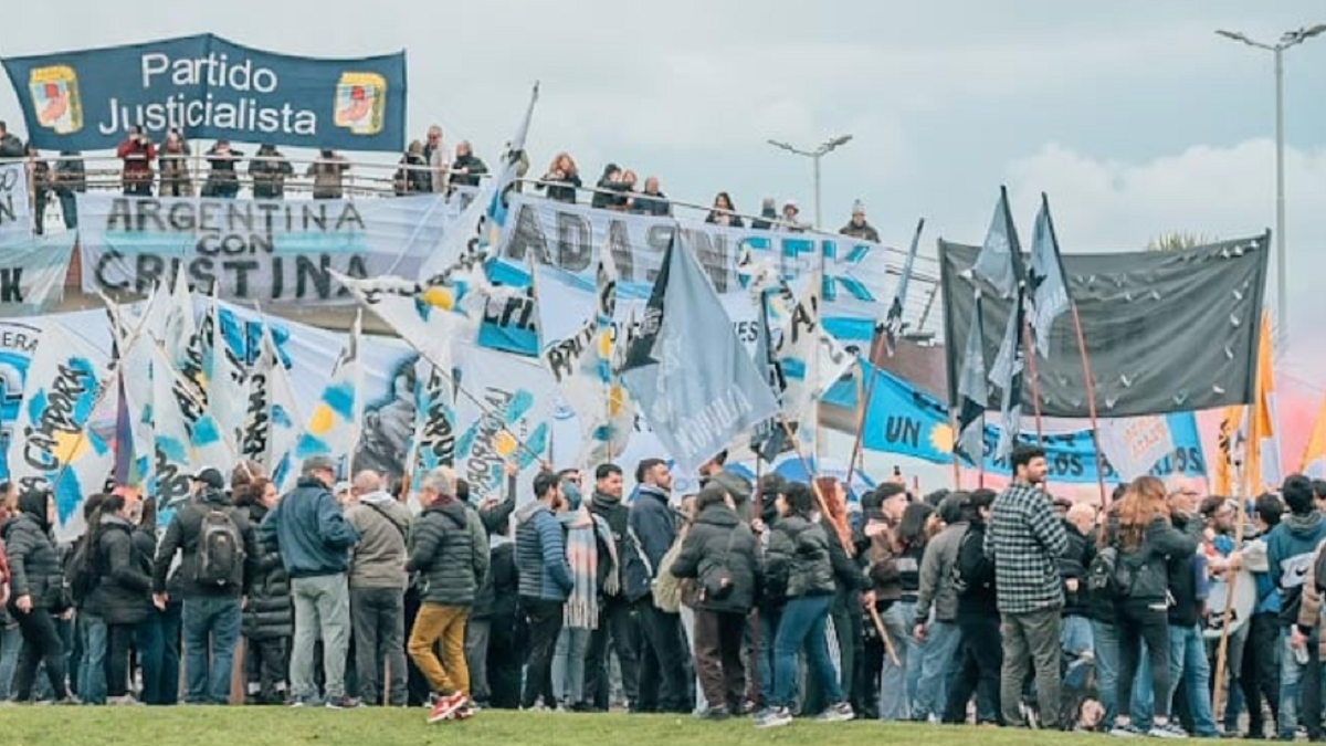 Masiva marcha en Mar del Plata en apoyo a Cristina Kirchner: Con la ...