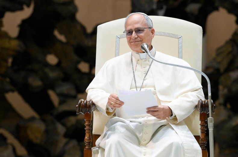 El papa León XIV confirmó la disponibilidad del Vaticano para ser anfitrión de la negociación ...