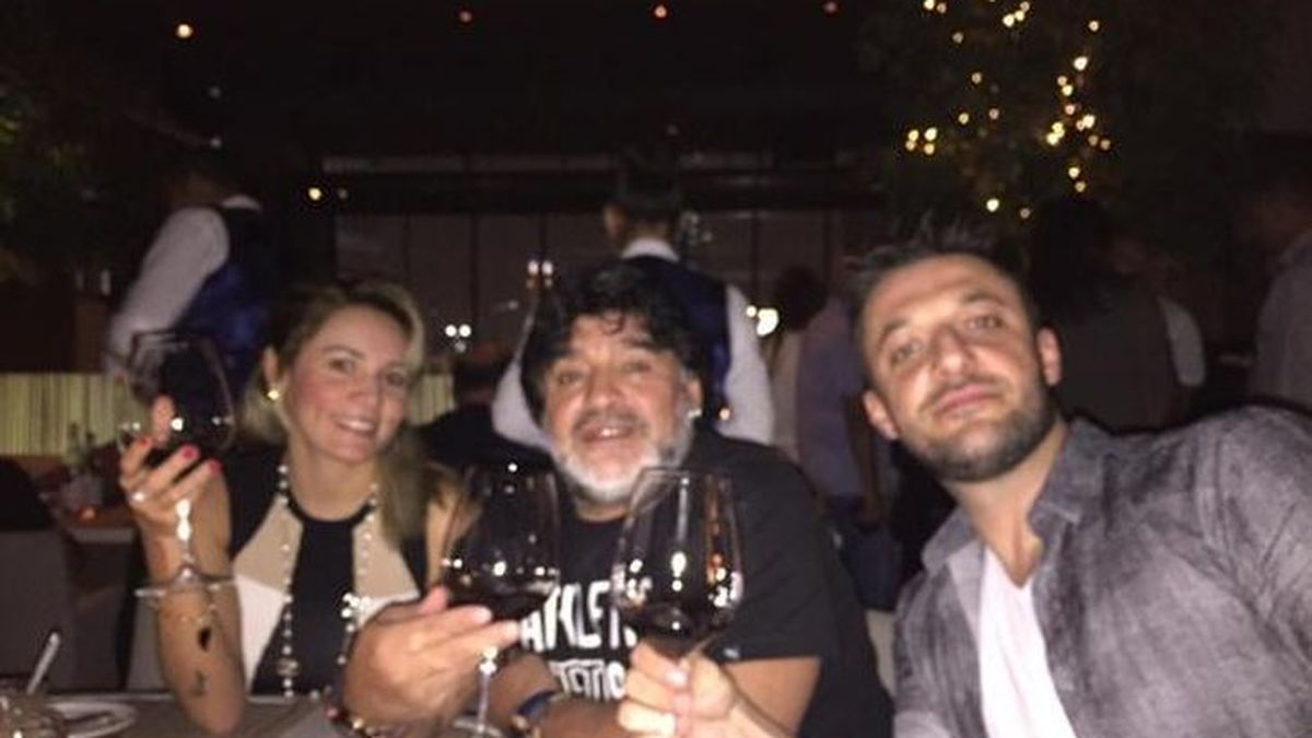 Las fotos de la cena lujosa de Diego Maradona y Rocío Oliva en Dubai