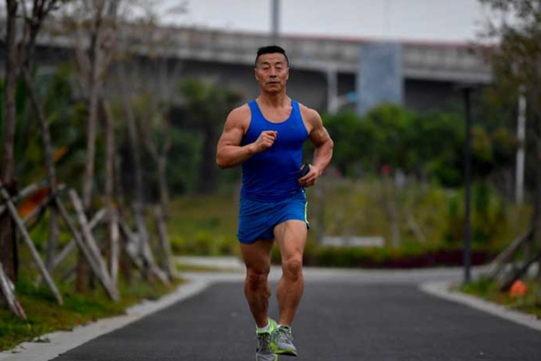 Tiene 70 años pero parece de 30: cómo hace Xinmin Yang para mantener su ...