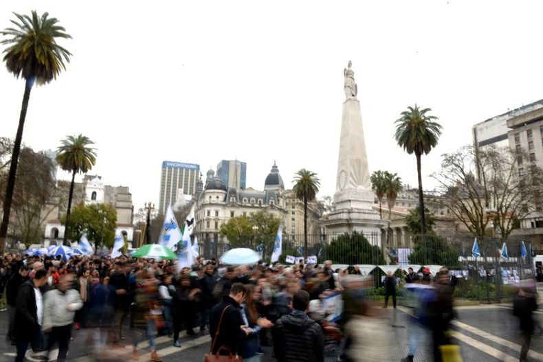 Repudio a los apologistas de la dictadura en la ronda de los jueves de ...